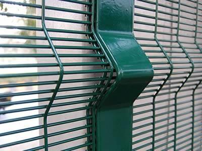 Cina ISO9001 3d ha curvato facilmente la resistenza alla ruggine dell'Assemblea di Mesh Fence 4ft del cavo in vendita
