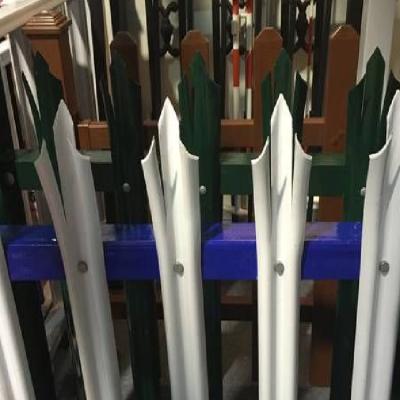 Cina Galvanizzata rivestita a caldo di colori differenti o il PVC ha ricoperto la palizzata saldata che recinta la palude d'acciaio decorativa di Europa del giardino della palizzata in vendita