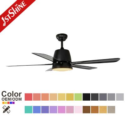 China Ventilador de teto decorativo com 5 pás, luz e motor DC silencioso com controle remoto e 6 velocidades à venda