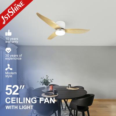 China El ventilador de techo de 52 pulgadas de grano de madera ABS con luz en venta