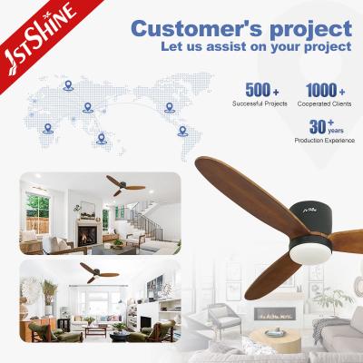 China Ventilador de techo LED regulable de 52 pulgadas y 6 velocidades con 3 aspas de madera maciza en venta