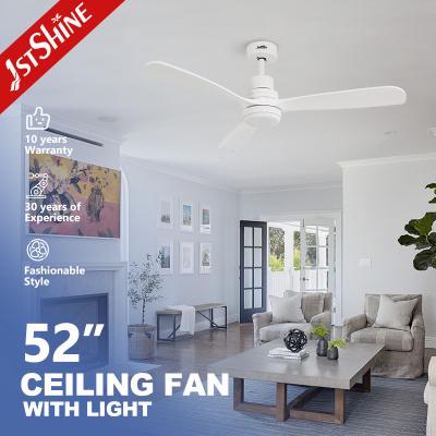 Cina Ventilatore di soffitto di lusso da 52 pollici con telecomando e luce LED di risparmio energetico stile moderno in vendita