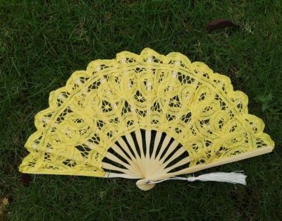 Cina Il cotone di nozze merletta la piegatura spagnola del ventaglio del pizzo bianco nuziale con le doghe di bambù in vendita