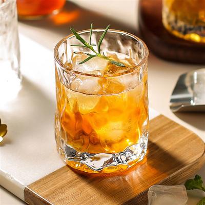 Cina tazza di vetro del whiskey da 7 once della tazza di stile dell'acqua palla nordica di vetro glaciale irregolare della birra dell'alta in vendita
