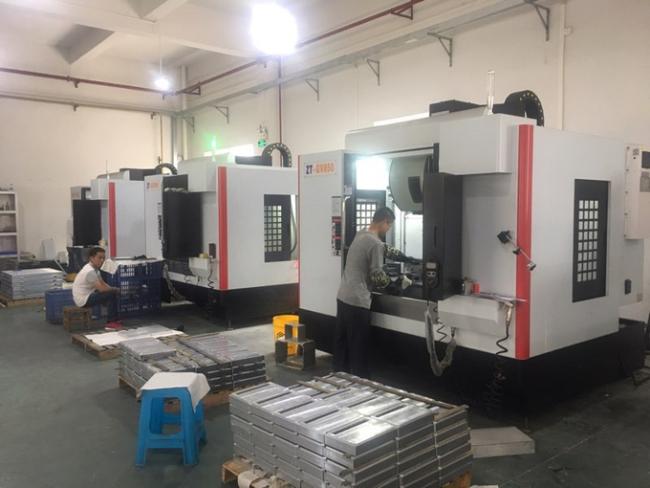 Professionele Aangepaste Grote Aluminiumuitdrijving Heatsink met Hittepijp 8