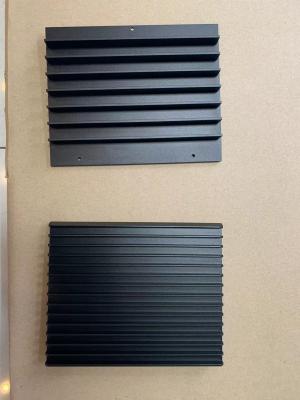China Preto personalizado de Carmine Anodizing Extrusion Heat Sink para o dispositivo eletrónico à venda