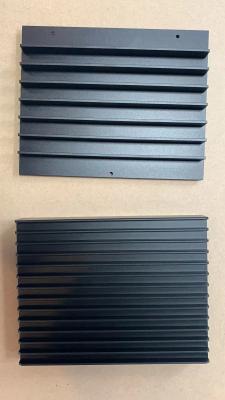 China Preto personalizado de Carmine Anodizing Extrusion Heat Sink para o dispositivo eletrónico à venda