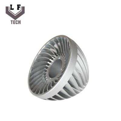 Cina L'alloggio della luce del LED di alluminio l'ossidazione di spruzzatura della polvere dei dissipatori di calore della pressofusione in vendita