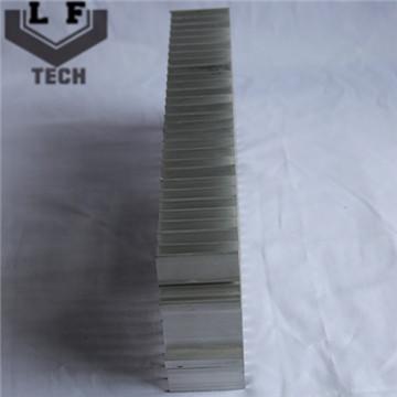 中国 二重層はカスタマイズされたAL6063 T5のひれアルミニウムIndurstrialのための脱熱器によって突き出ました 販売のため
