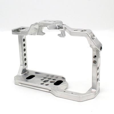 中国 0.02mmの許容銀/カスタマイズされた色を機械で造る6063 6061アルミニウムCNC 販売のため