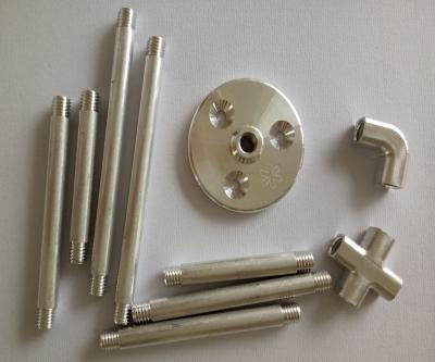 China As peças feitas à máquina alumínio personalizadas para o bolo decoram o processo fazendo à máquina do CNC da precisão para suportes do bolo à venda