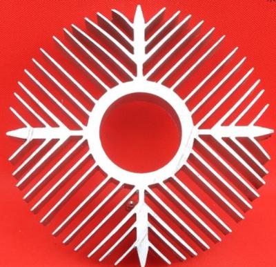 Cina L'alta efficienza del girasole ha espulso dissipatore di calore di alluminio per il radiatore della plafoniera in vendita