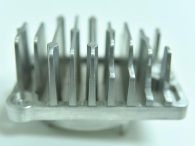 Cina L'alloggio d'anodizzazione d'argento del dissipatore di calore AL6061 della pressofusione in vendita