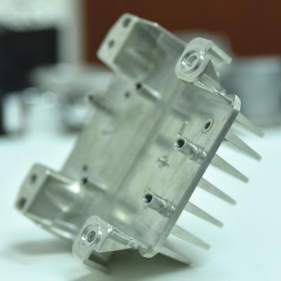 Cina La pressofusione dell'alluminio Ra1.6-3.2 parte l'alloggio del dissipatore di calore ADC12 in vendita