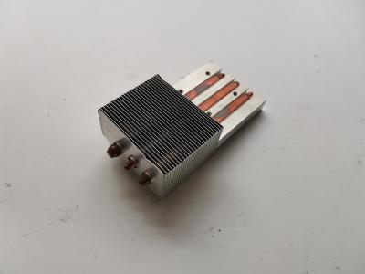Cina Dissipatore di calore dell'alluminio di forma del quadrato espulso industriale con il bottaio  Tubes in vendita
