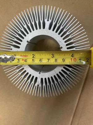 Cina 125-145 dissipatore di calore di alluminio dell'estrusione del girasole di millimetro del diametro per la luce del LED in vendita