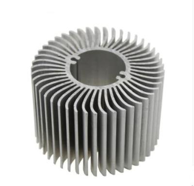 Cina Estrusione di alluminio espelsa su misura di profilo del dissipatore di calore del radiatore rotondo del girasole per illuminazione del LED in vendita