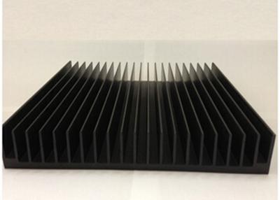 中国 黒い陽極酸化はアルミニウム脱熱器正方形 500V - 800V 突き出ました 販売のため