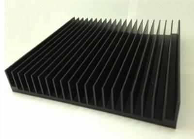 中国 黒い陽極酸化はアルミニウム脱熱器正方形 500V - 800V 突き出ました 販売のため
