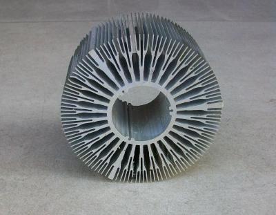 China De ronde Uitdrijving Heatsink van de Aluminiumlegering Zilverachtig voor Motorfiets Te koop