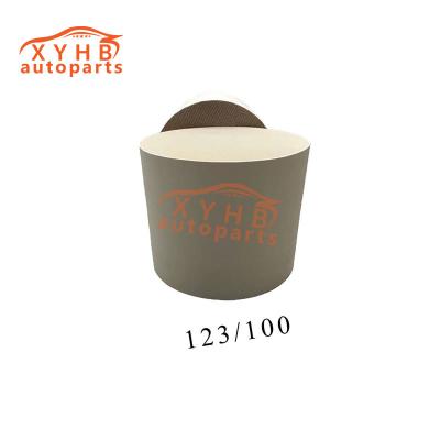 中国 高品質のセラミックキャリア 丸い三道触媒フィルターエレメント ユーロ 1-5 モデル:123*100 販売のため