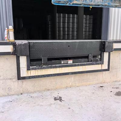 China Safety Heavy Duty Loading Dock Leveler Anti Slip For Manufacturing Plant Loading Areas for sale