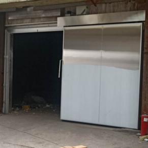 China Space Saving Cold Room Insulated Doors , Electric Sliding Door For Cold Storage for sale