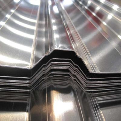 Cina Disponibilità di fogli di tetto in ferro galvanizzato con larghezza e dimensioni personalizzate 600-1250 mm in vendita