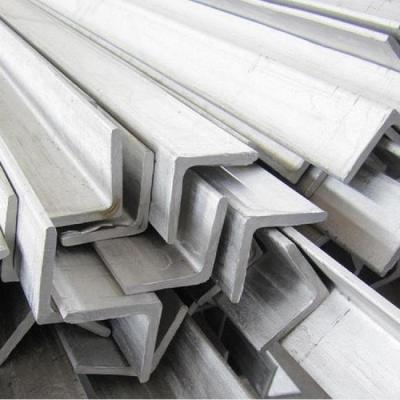 China 60 Degree Equal Angle Steel for Construction Shop Primer and Shot Blasting Included for sale