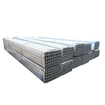 Cina Fornitori di canali a forma di U in acciaio inossidabile con disegno perforato e standard JIS ASTM GB BS EN DIN in vendita