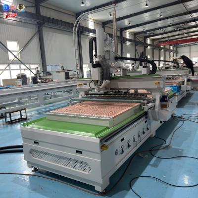 China Customized Gantry Type CNC Router 1.5KW Servo Motors For Cabinet & Door Making for sale