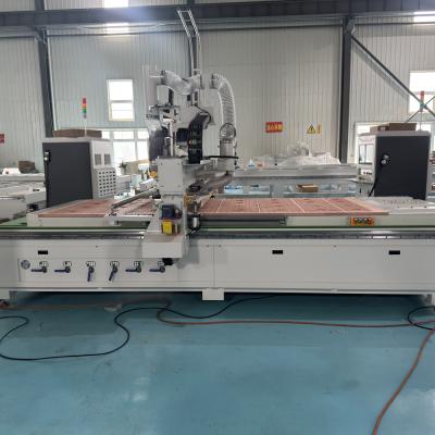 China Customized Gantry Type CNC Router 1.5KW Servo Motors For Cabinet & Door Making for sale