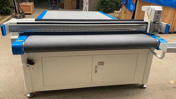 Quality Automatic Car Seat Cover Cutting Machine Electric Car Mat Cutting Machine 50Hz for sale