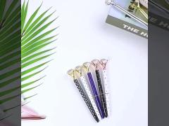 How do the special features of creative gel pens enhance artistic projects? CC09/CC17
