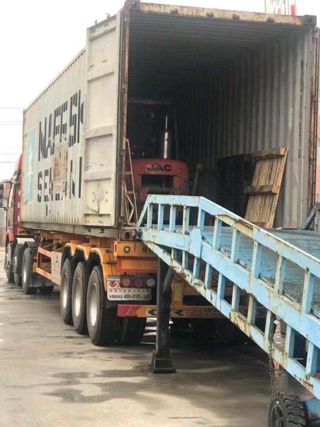 Silver perfume pump production line quality control