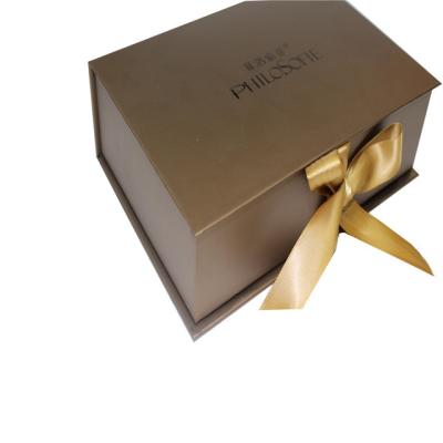 China 2mm Cardboard Packing Box Magnetic Flap Closure Luxury Gift Box for sale