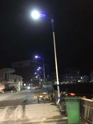 Cina Progettazione altamente efficiente solare del pannello solare dell'iluminazione pubblica di FT-SSHW001 60W LED in vendita