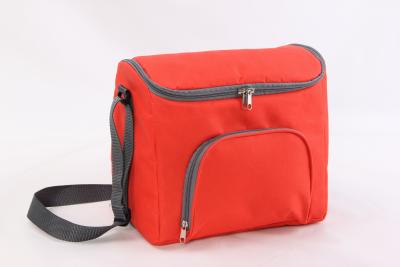 Cina Red promotional cooler bags with front pocket-HAC13097 in vendita