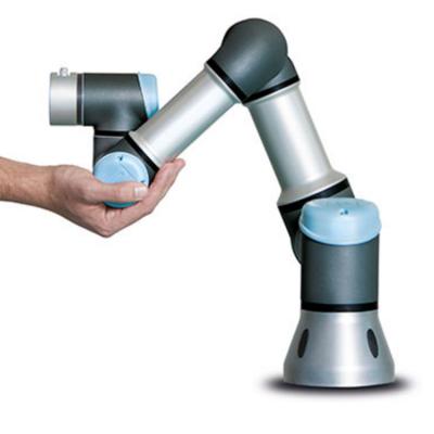Cina Asse della scelta e del posto 6 del braccio del robot industriale di Cobot UR3 con la scelta della pinza di presa ed il braccio del robot della macchina del posto in vendita