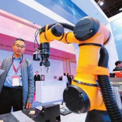 China Samenwerkingsrobot van AUBO i16 Cobot met 6 As Robotachtig Wapen voor Thee die als de Dienstrobot maken Te koop