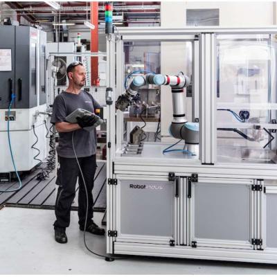 Cina Robot di collaborazione UR16e utilizzato per la vite di chiusura con un braccio robot industriale di 6 assi come Cobot in vendita