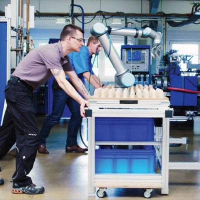 Cina Robot di collaborazione UR16e utilizzato per la vite di chiusura con un braccio robot industriale di 6 assi come Cobot in vendita