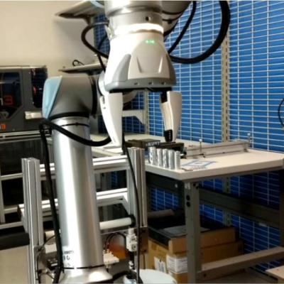 China Robô Palletizing com linha central do braço 6 do robô do alcance 1300mm da carga útil 10kg de UR10e para a linha de embalagem à venda