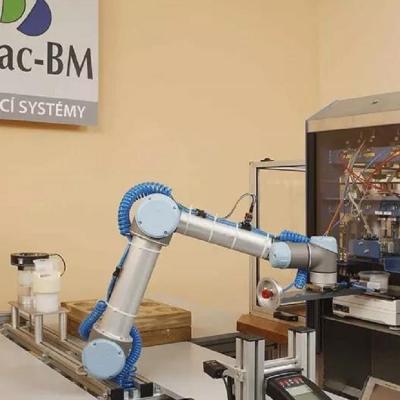 China Mini Robot UR 3e Of Collaborative Robot With 3KG Payload As Cobot For Material Handling Equipment Parts Te koop