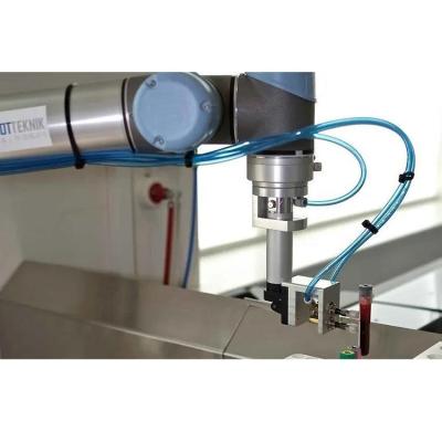 中国 Universal Robot UR 3e With 3KG Payload 6 Axis Industrial Robot Arm As Cobot For Engine Assembly 販売のため