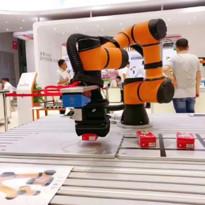 Cina Braccio di collaborazione 6 Aixs del robot del carico utile 5KG per l'apparecchio per saldare in vendita