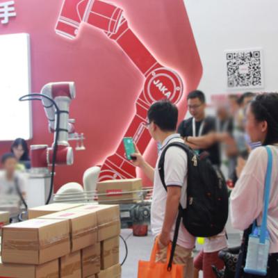 Cina 6 Axis Robotic Arm Of JAKA Zu 7s Cobot As Collaborative Universal Robot Used For Locking Screw in vendita