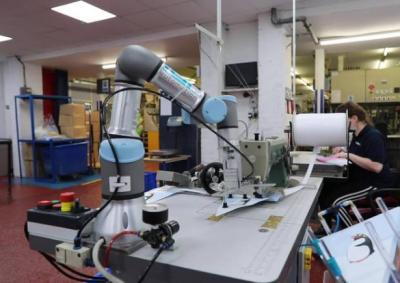 中国 Industrial Robot Arm 6 Axis Of UR3e With Manipulator Arm For Mig Welding Robot And Cobot Robot 販売のため