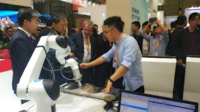 中国 6 Axis Robot Arm Of HAN's Mig Welding Robot  Clamping Jaw And Cobot Robot 販売のため