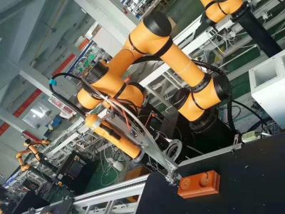 Cina AUBO-i3 collaborative industrial lightweight robot with playload 3kg as mig welding robot of cobot in vendita